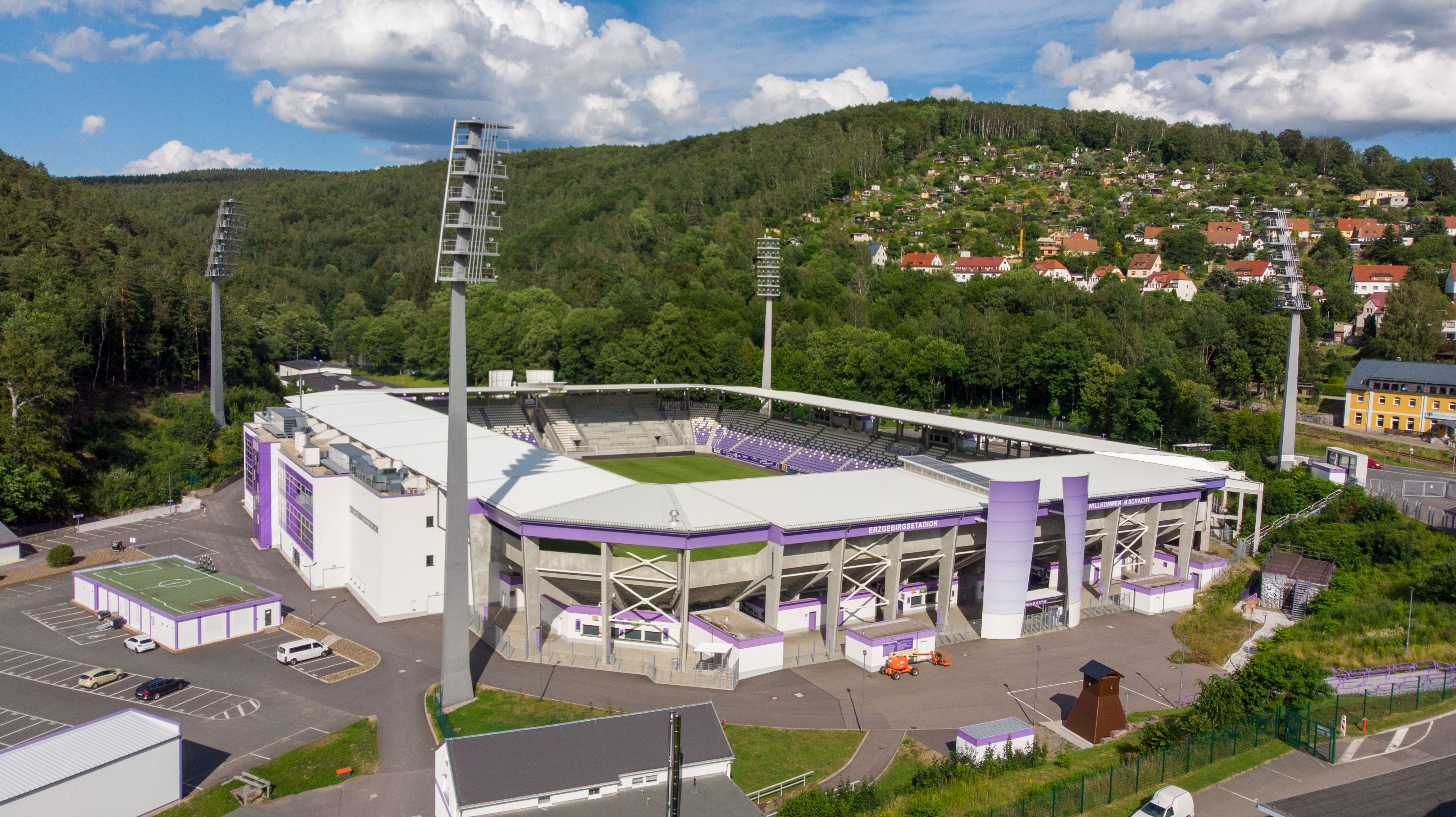 FC Erzgebirge Aue e.V.: DFL-Sonderspielbetrieb: Stehplätze bis 31 ...